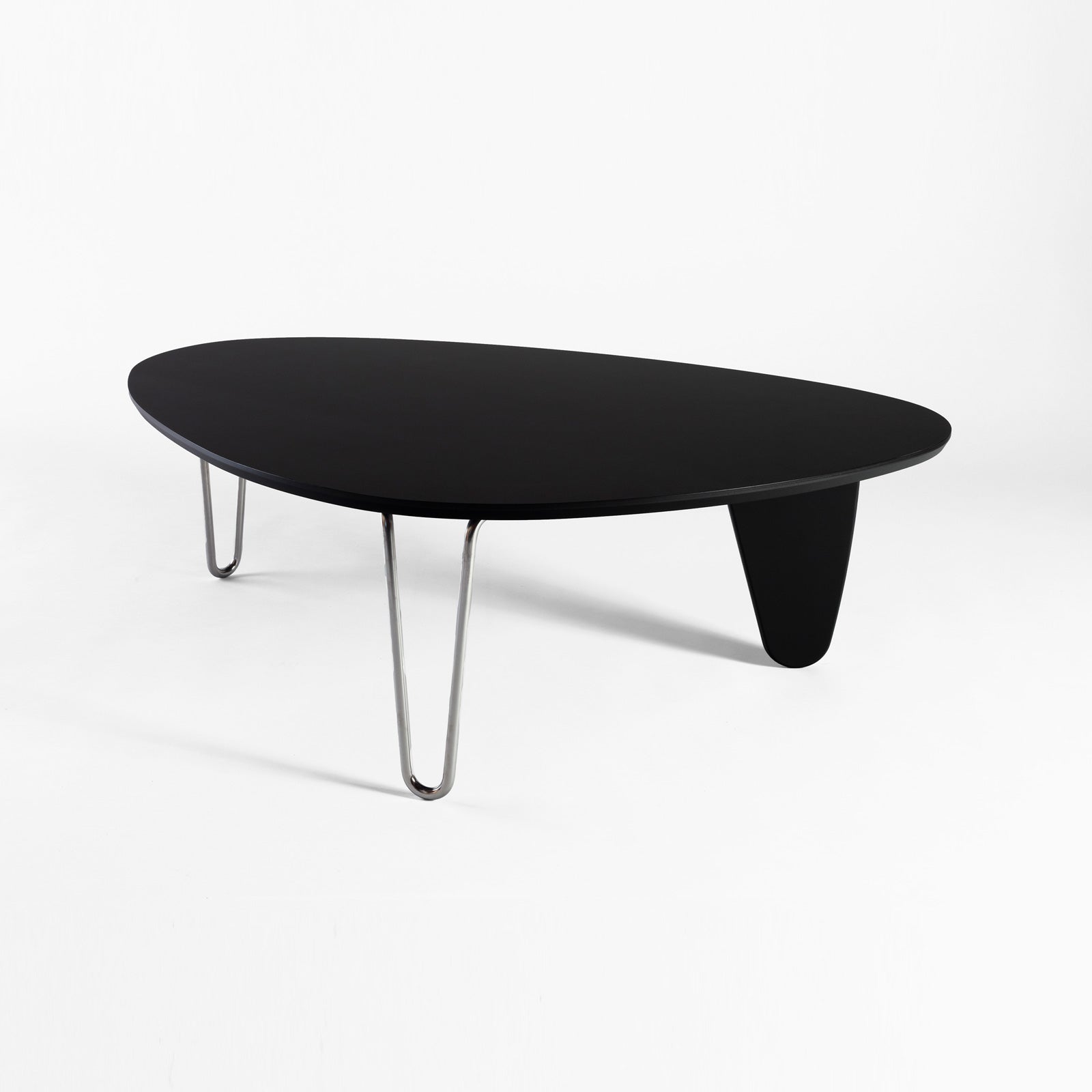 Noguchi Rudder Table, Walnut – The Noguchi Museum
